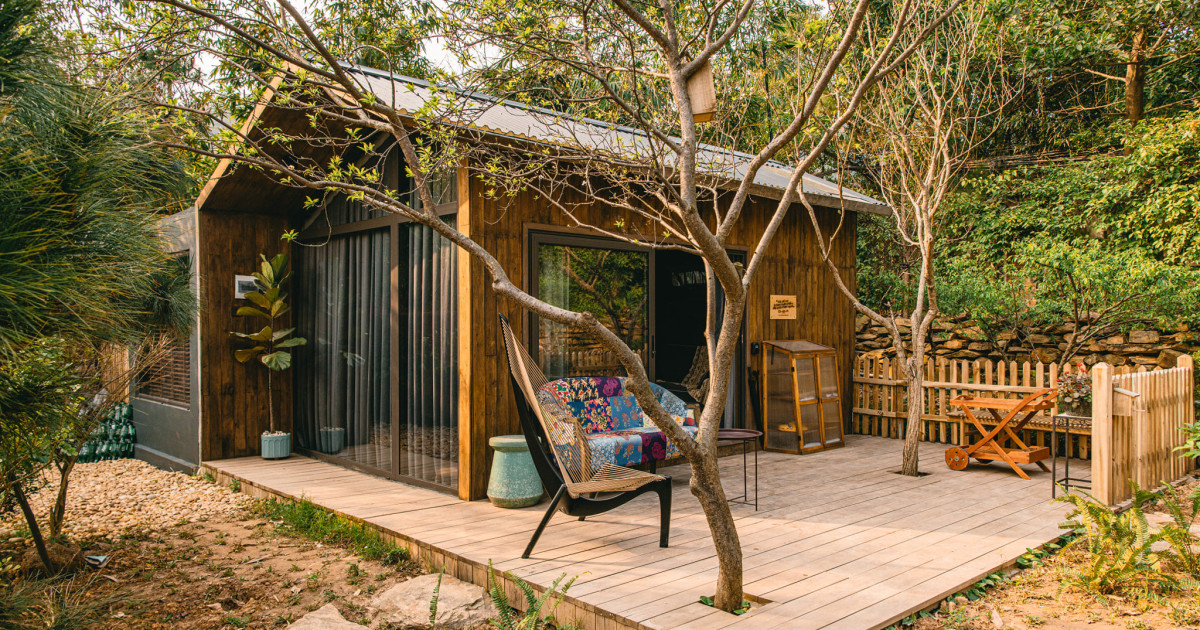 Plum House: Nhà gỗ mộc mạc giữa Pond Garden, nét Tây Bắc